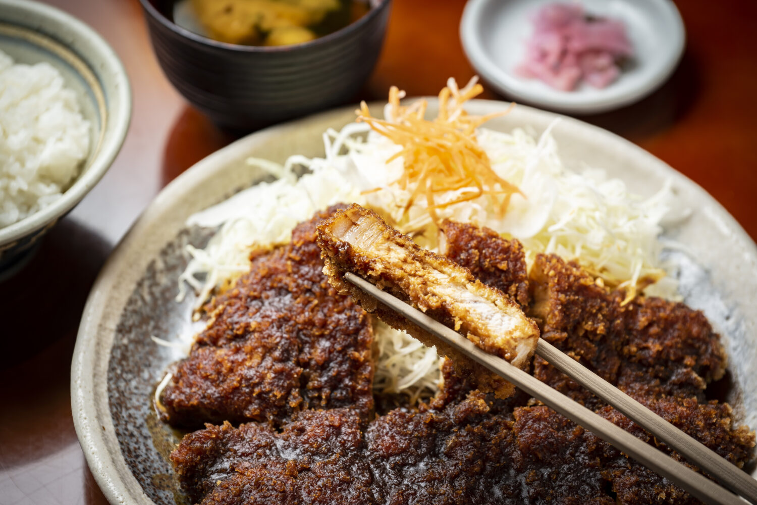 How to eat misokatsu (miso deep fried pork cutlet) | 200-gram portions ...