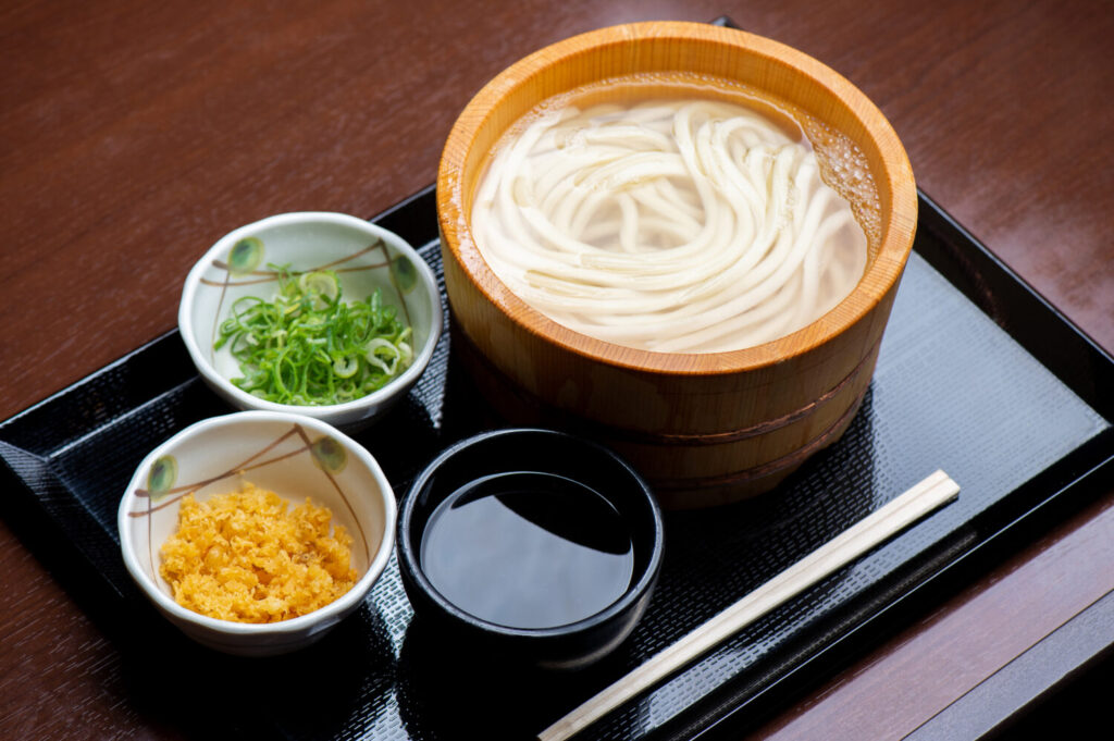 How to eat kama-age udon | Limitless arrangements of condiments and ...