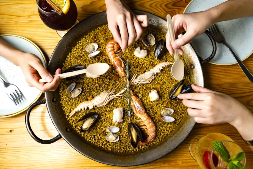 How to Eat Paella Like a Spaniard: Tips for Savoring Authentic Spanish ...