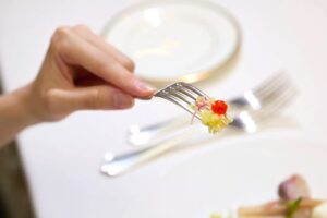 テーブルマナーの基本｜ナイフ・フォーク・ナプキンはどう使う？｜goodie foodie