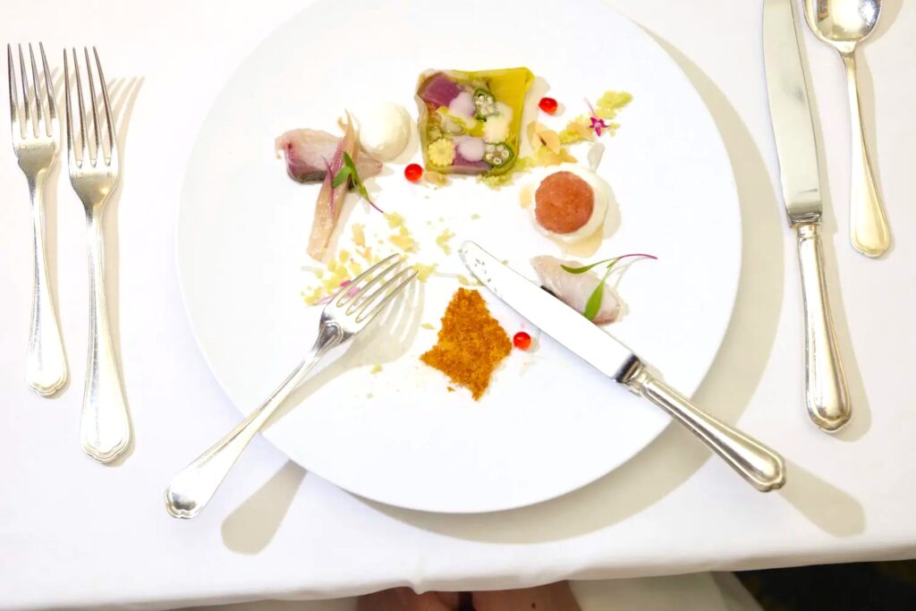 テーブルマナーの基本｜ナイフ・フォーク・ナプキンはどう使う？｜goodie foodie